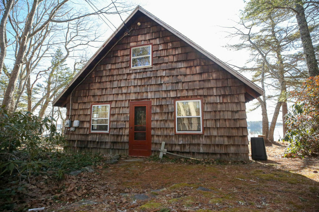 706 – Refreshing The Cooper Cottage – Maine Cabin Masters